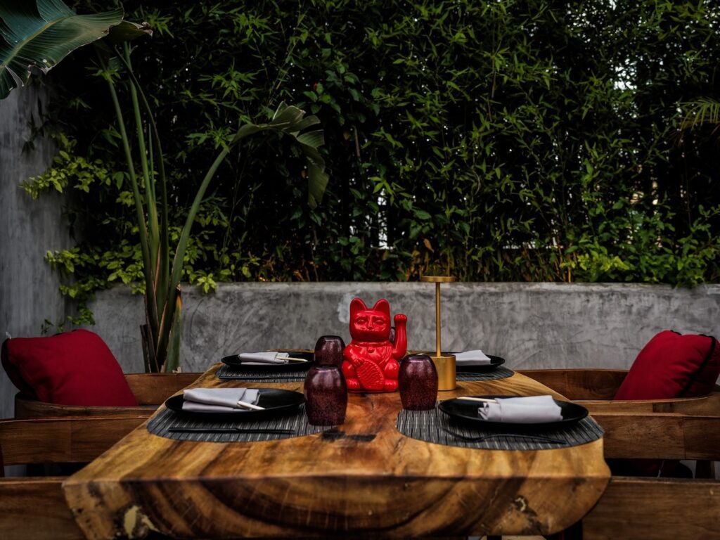 WHITE IBIZA Restaurants — Chi Kee Wun